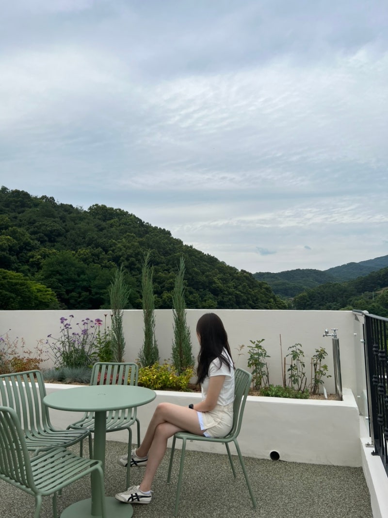 청주 신상카페ㅣ스테이인터뷰 르 투어ㅣ명암저수지 뷰 대형카페 추천 네이버 블로그