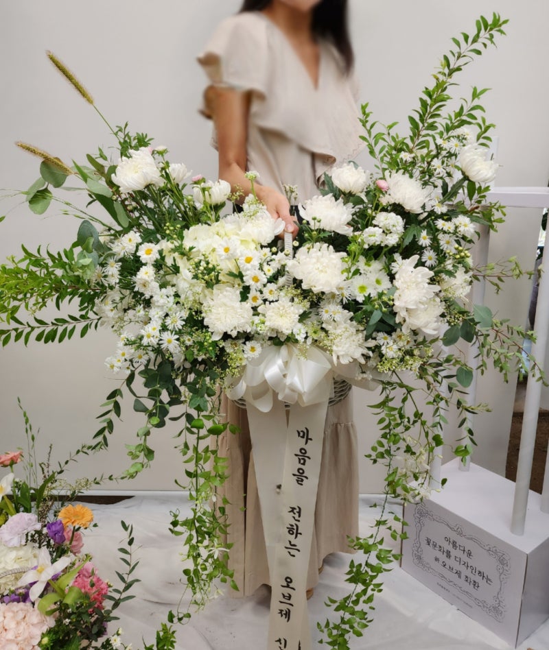 오브제 화환 새로운 신화환 축하 근조 화환의 새로운 꽃문화 들고갈 수 있는 꽃바구니 친화경 종이 화환 예식장 결혼식 호텔