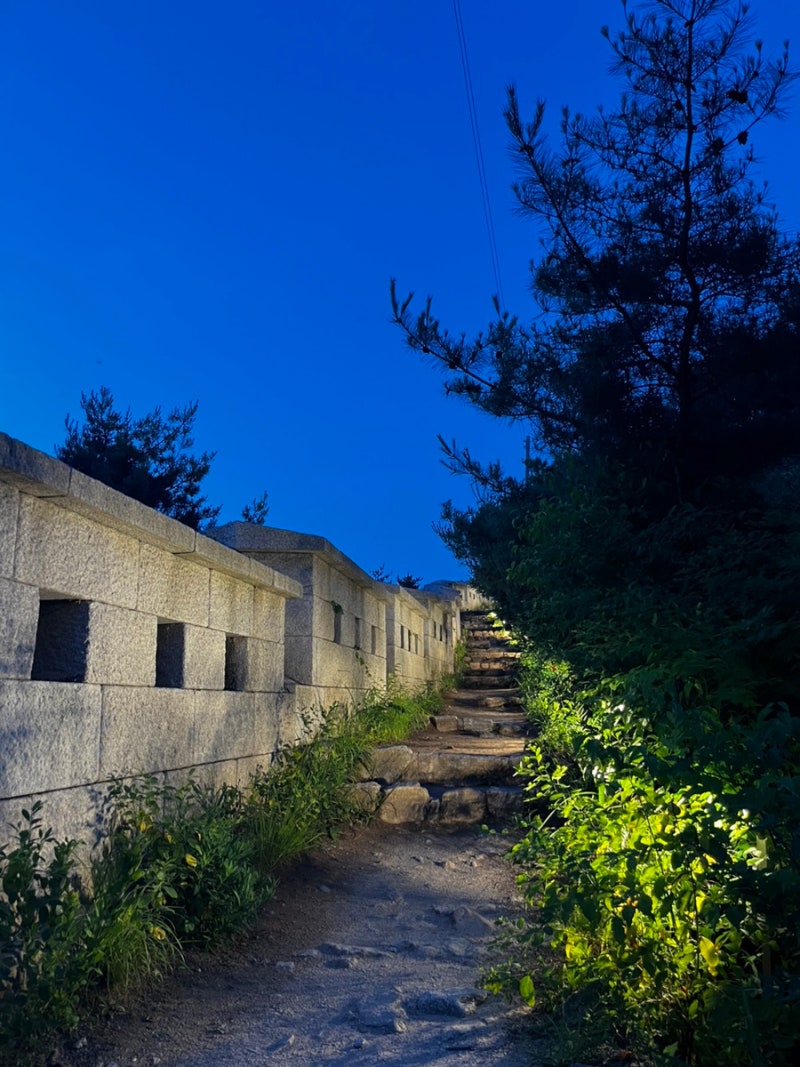 서울 초보 등산 코스 야경 추천 경복궁역 인왕산 정상 가는길 둘레길 지도 범바위 야간등산 시간 네이버 블로그