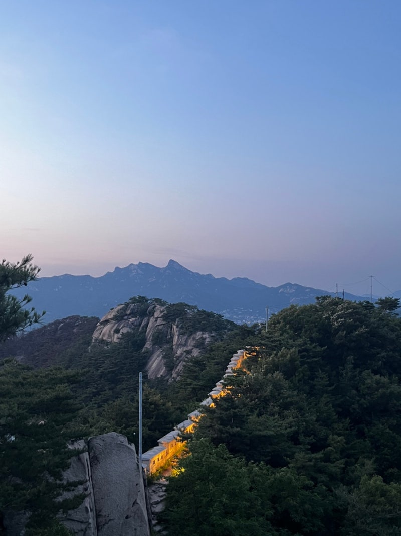 서울 초보 등산 코스 야경 추천 경복궁역 인왕산 정상 가는길 둘레길 지도 범바위 야간등산 시간 네이버 블로그