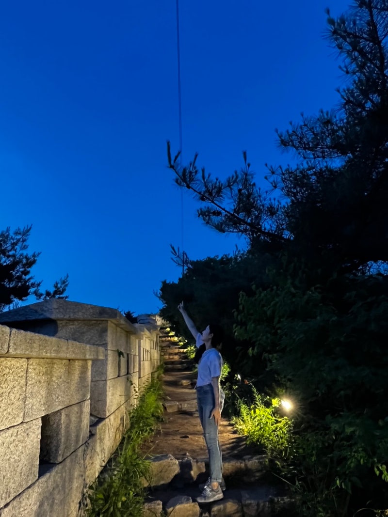 서울 초보 등산 코스 야경 추천 경복궁역 인왕산 정상 가는길 둘레길 지도 범바위 야간등산 시간 네이버 블로그