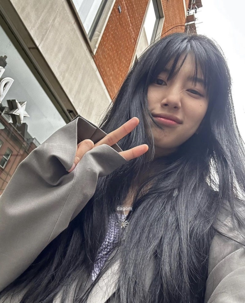 수지 런던 여행룩 사복패션속 여자백팩브랜드 노컨텐츠 백팩 1박 2일 여행 가방 들기 좋아 네이버 블로그