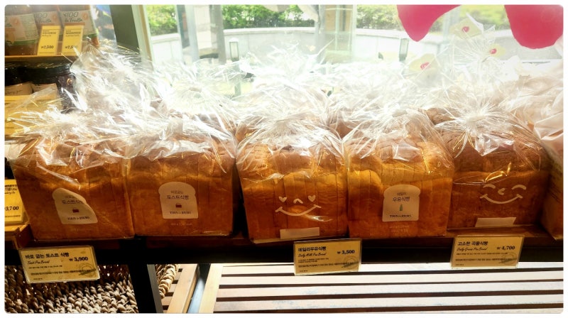 파리바게트 & 뚜레쥬르 식빵 가격 및 종류 알아봤어요. 누텔라 잼 발라 맛있게! (파리바게뜨 우유식빵 칼로리 영양성분 유통기한 ...