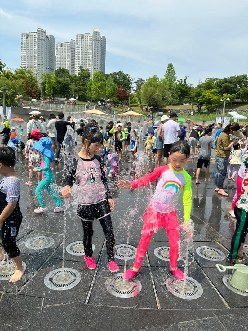 광교 호수공원 신비한 물너미 바닥분수 에서 아이들과 신나는 물놀이 네이버 블로그