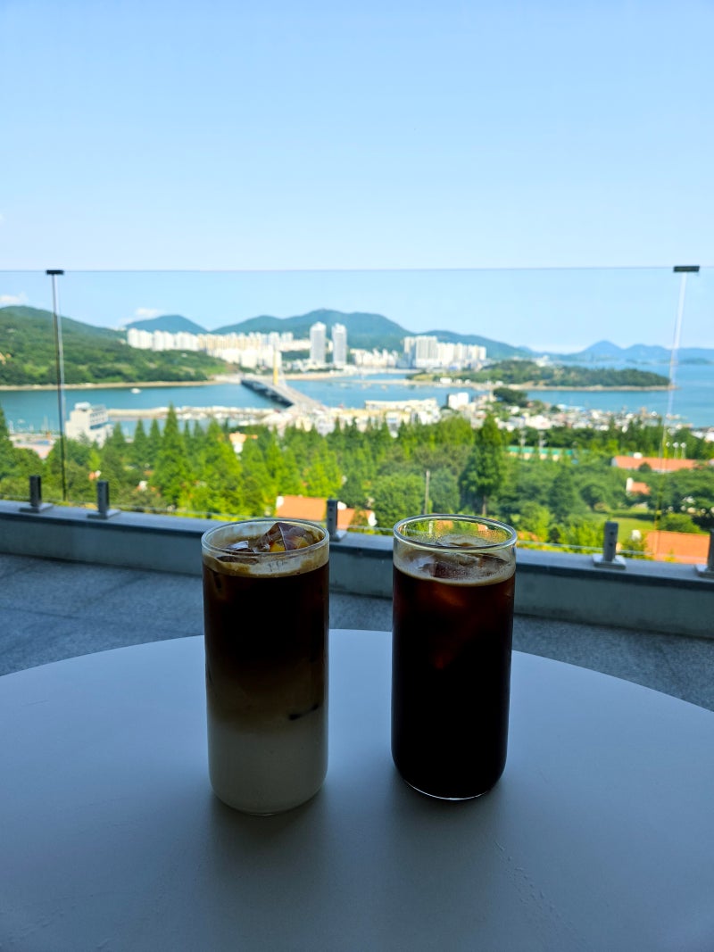오션뷰와 인테리어로 압도하는 대형카페여수 힐론카페 힐론다이닝 네이버 블로그