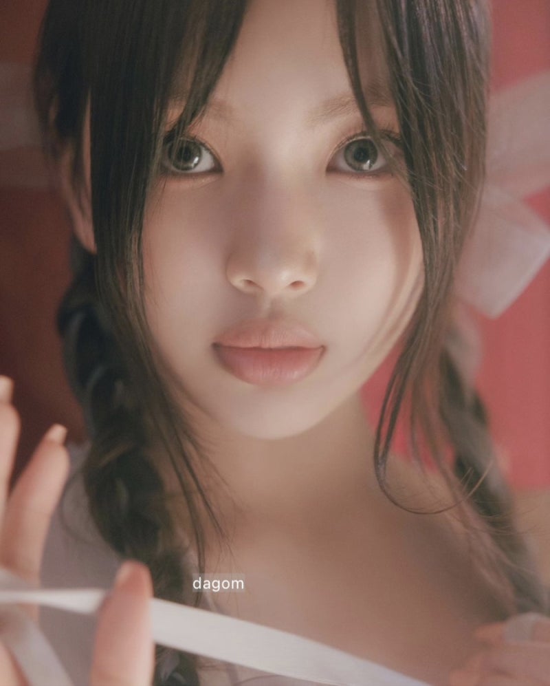요즘 가장 핫한 패션트렌드 발레코어룩 뉴진스 겟업 컴백 패션 발레리나슈즈 유니크해 네이버 블로그