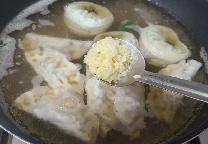 만두국 끓이는법 초간단 계란 만둣국 레시피 냉동만두 요리 네이버 블로그