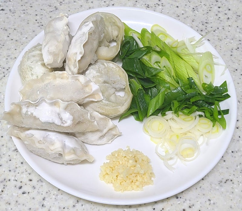 만두국 끓이는법 초간단 계란 만둣국 레시피 냉동만두 요리 네이버 블로그