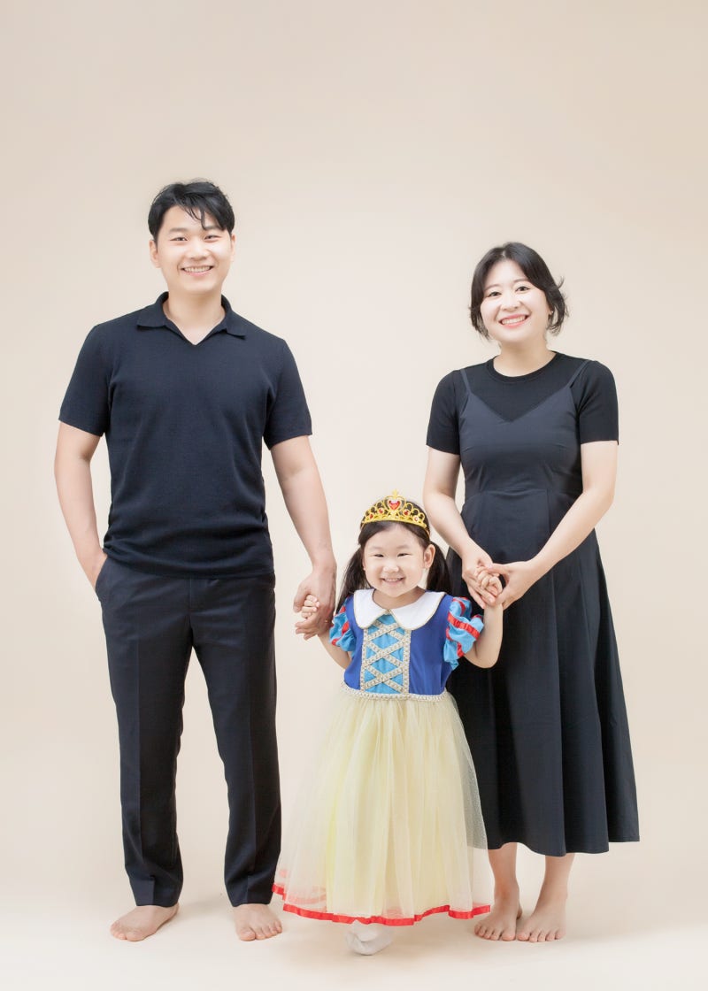 서울강서구로 아기와함게 촬영한 심플한가족사진 추천 아기전문인물중심스튜디오부평사진관 추천 원본형단품촬영보정본양도