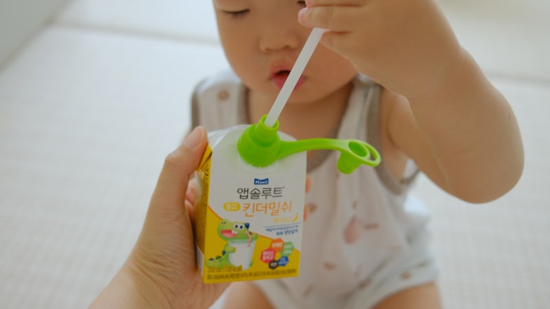 돌아기우유 먹이기 시작할 때 아기아침메뉴는 킨더밀쉬 네이버 블로그