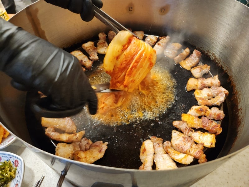 청주오창 맛집 솥뚜껑에 구워 삼겹살이 더 맛있는 진짜무쇠삼겹 청주오창점feat숙성삼겹살 네이버 블로그
