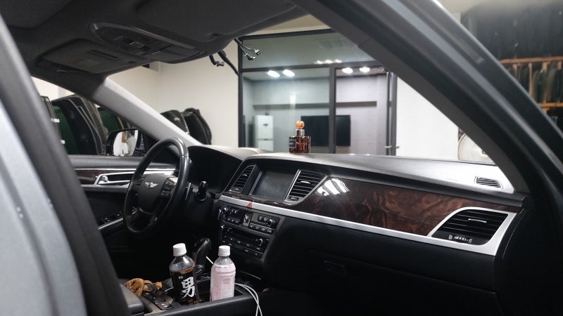 Dh제네시스 전면유리 교환 복원시공 및 켈란 열차단 썬팅시공창원차유리 마산차유리 진해차유리열차단 썬팅필름국내 수입 전차종 자동차유리 돌빵 스톤칩 복원 용접 수리 교환