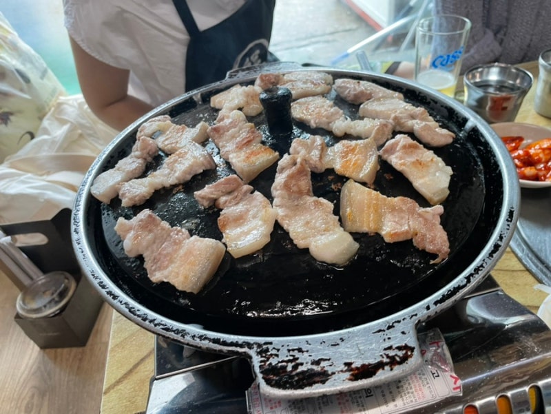 솥뚜껑에 굽는 생삼겹살과 감자탕 성시경먹을텐데 압구정맛집 신미식당 네이버 블로그