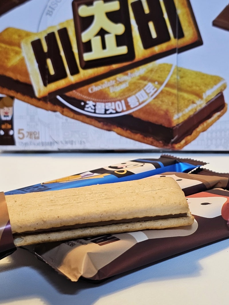 초콜릿이 통째로 들어간 비쵸비 피코크 초콜릿 샌드위치 비스킷과 비교 네이버 블로그