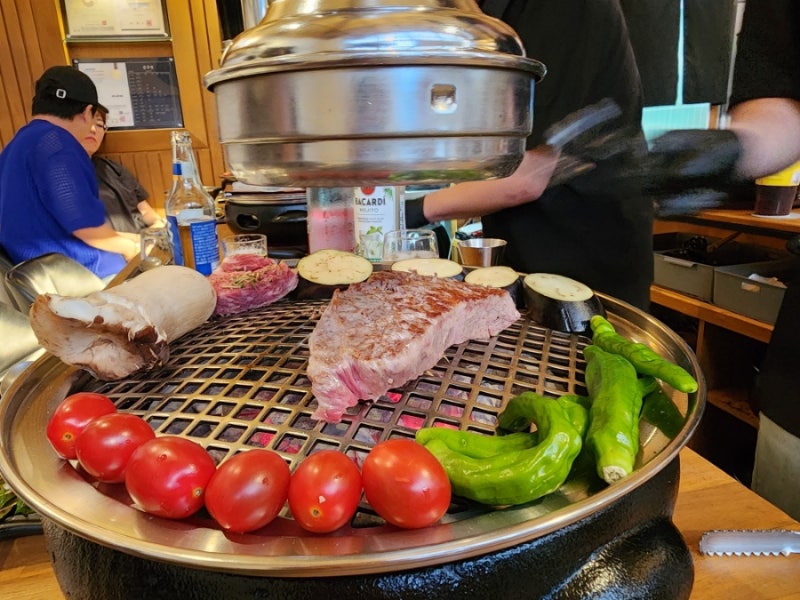 고기와 분위기를 다 잡은 속초 고기 맛집 육화주담 네이버 블로그