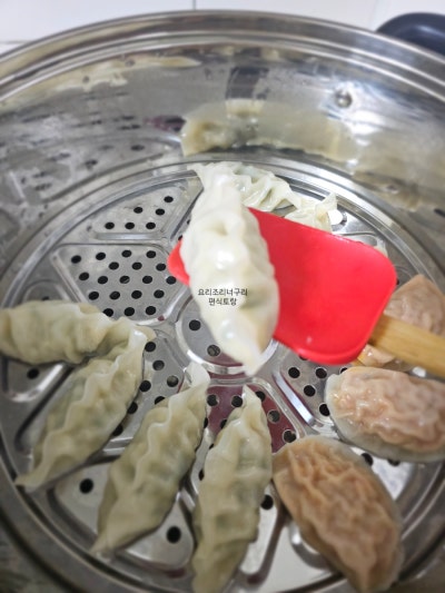 냉동만두 찌는법 찌는시간 면포없이 달라붙지않게 만두찌기 느끼하지 않은 만두 간장 소스 만들기 네이버 블로그