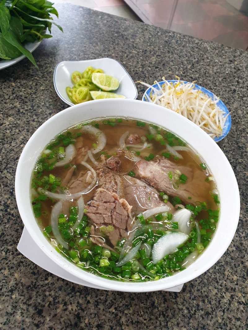 포퀸 호치민 쌀국수 맛집 베트남 여행 필수 코스 2023년 8월 1일부터 호텔 체크인 안하면 호치민 단속에 걸린다 베트남 여행