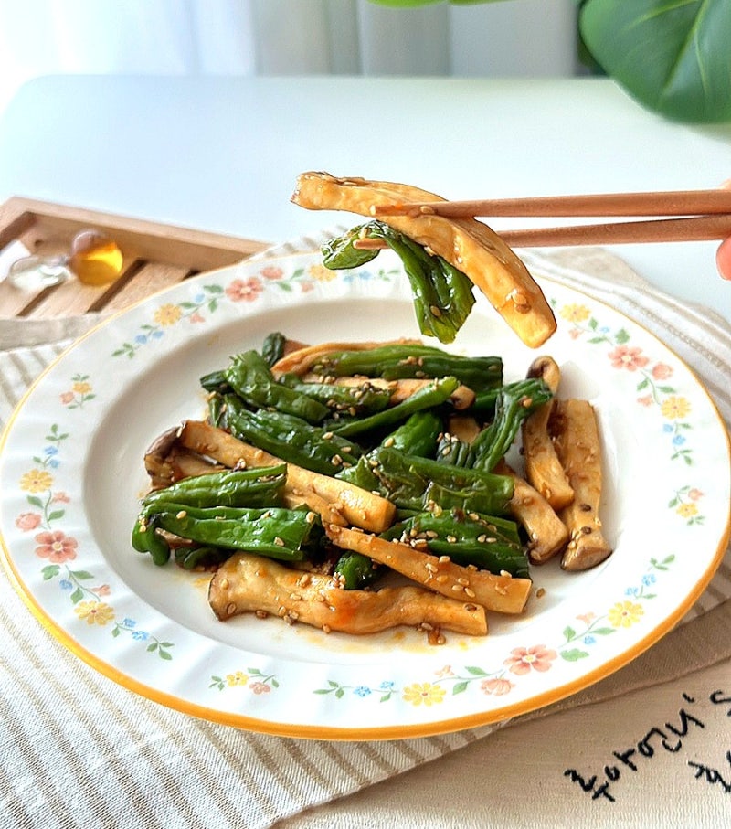 새송이버섯 다이어트 꽈리고추 버섯 볶음 조림 키토 저탄수 저당 굴소스 맵단짠 양념 요리 불맛내는법 제철 반찬 레시피 네이버 블로그