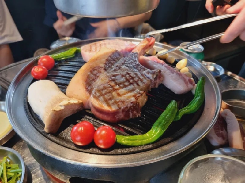 홍대 청돈옥 홍대 합정 삼겹살 목살 찐맛집 구워주는 숙성육 네이버 블로그