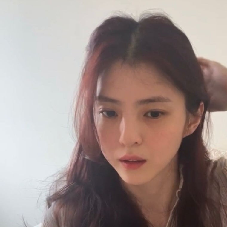 한소희 인스타 라방 속 애착인형 셔츠 둘다 4만원대 어디꺼 토끼 브랜드 옷 가격 네이버 블로그