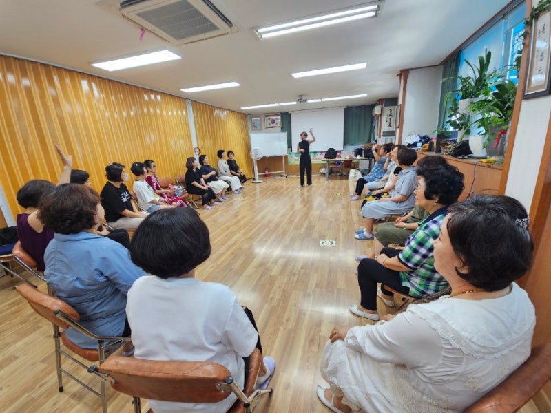광주 치매예방 실버통합자격과정 And 실버인지놀이지도사 자격과정 한국자격인증교육원 한국웃음치료연구소 조정화김영희선학신은영