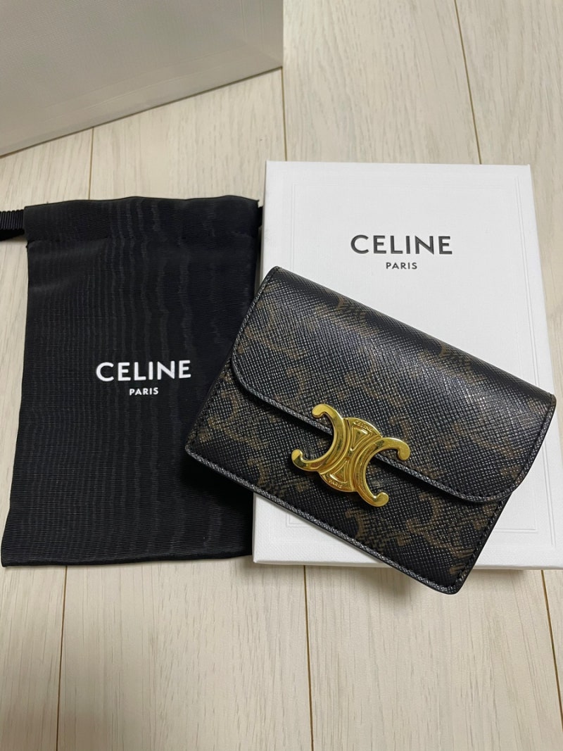 삿포로에서 나의 뉴지갑 득템💕 셀린느 Celine 플랩 트리옹프 카드지갑다이마루 백화점 면세가격 네이버 블로그