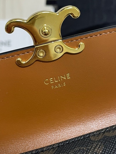 삿포로에서 나의 뉴지갑 득템💕 셀린느 Celine 플랩 트리옹프 카드지갑다이마루 백화점 면세가격 네이버 블로그