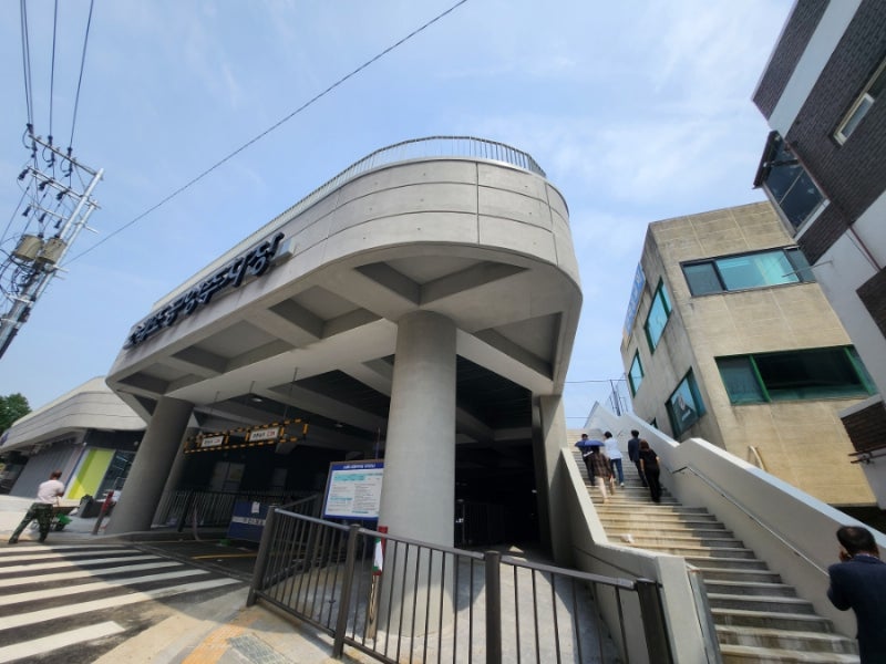 주차가 어려운 구도심 초등학교 운동장 아래를 지하주차장으로 도시재생으로 만든 소래초공영주차장과 문화복합공간 소래너나들이 구경해