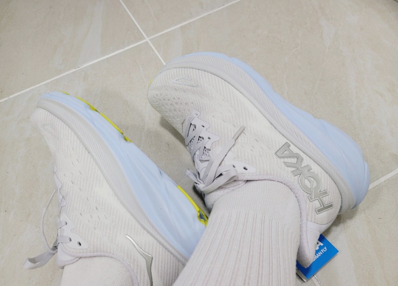 호카 러닝화, 클리프톤9 여성 와이드 1132211-NCIW : 네이버 블로그