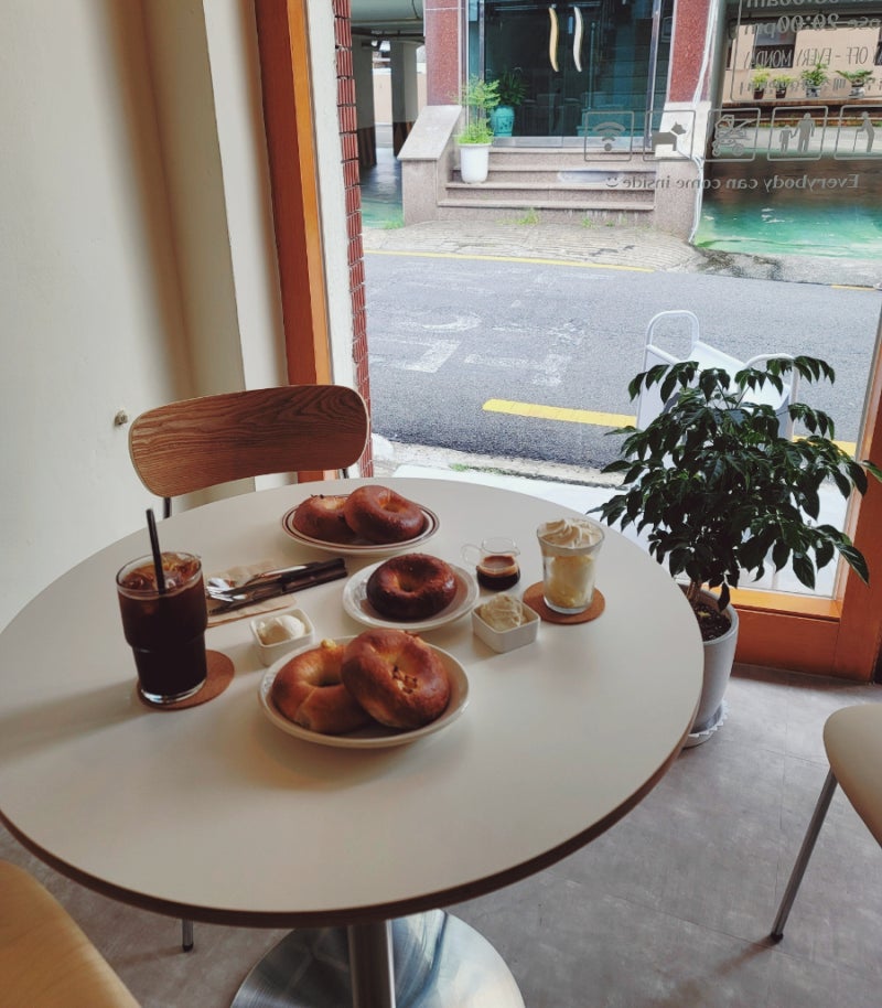 부산 사직동 신상카페 베이글 찐맛집 유모차 가기 좋은 '카페밴이글' : 네이버 블로그