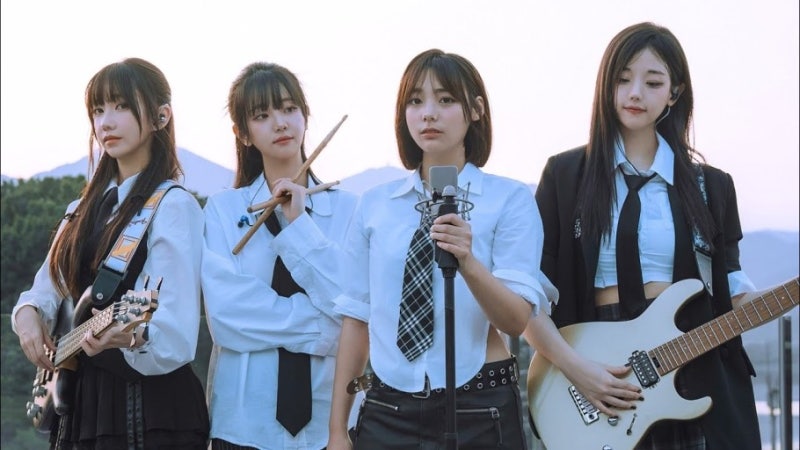 걸 밴드 QWER, 비주얼과 실력 모두 잡을 완전체 최애의 아이들과 김계란 [뜻/멤버 소개] : 네이버 블로그