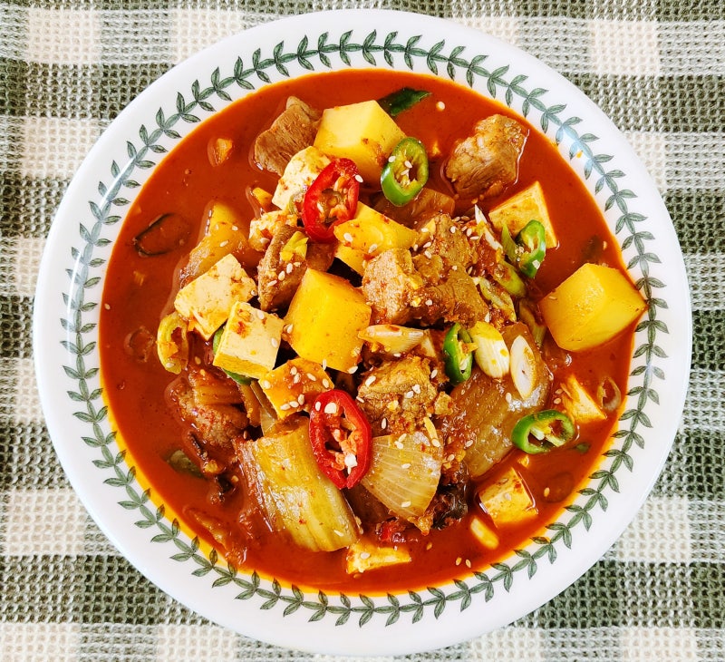 맛 깡패 얼큰 돼지고기 찌개 끓이는 법 돼지고기 김치 감자 두부 넣고 골라 먹는 쏠쏠한 재미 네이버 블로그