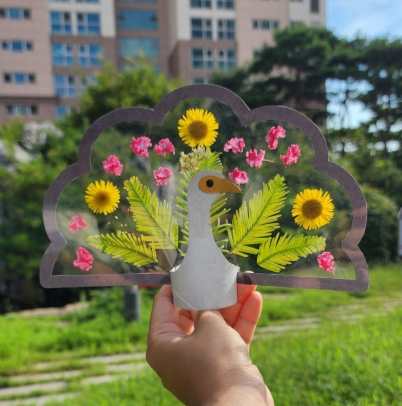 재활용 미술놀이🦚 휴지심 공작새 썬캐쳐만들기 ️무료도안 네이버 블로그