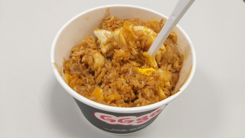 산본역컵밥 도시락맛집 지지고 군포산본점 에서 나이스라이스 볶음밥 중간맛 밥1회 추가 계란후라이 토핑해서 먹었습니다