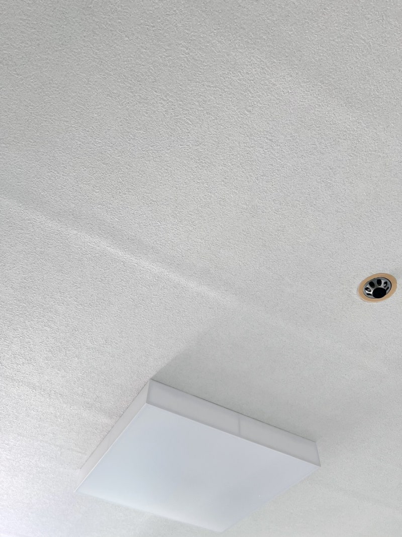 디아망 회벽화이트(PR002-01) 천장까지 벽지 도배 후기 : 네이버 블로그