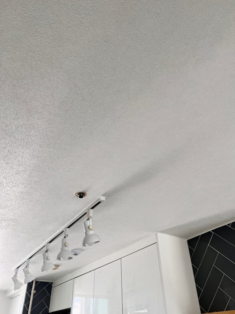 디아망 회벽화이트(PR002-01) 천장까지 벽지 도배 후기 : 네이버 블로그