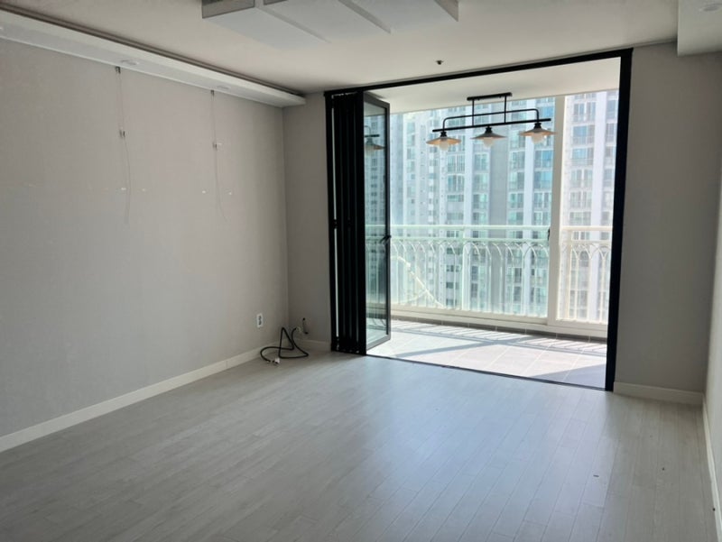 디아망 회벽화이트(PR002-01) 천장까지 벽지 도배 후기 : 네이버 블로그