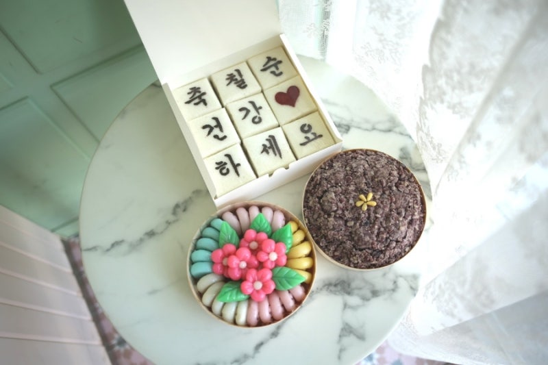 전주 칠순 환갑 팔순 생신상차림 사각설기 수수팥떡 꽃송편 3종 답례떡 추석연휴도 생신은 쭈욱~~ 네이버 블로그