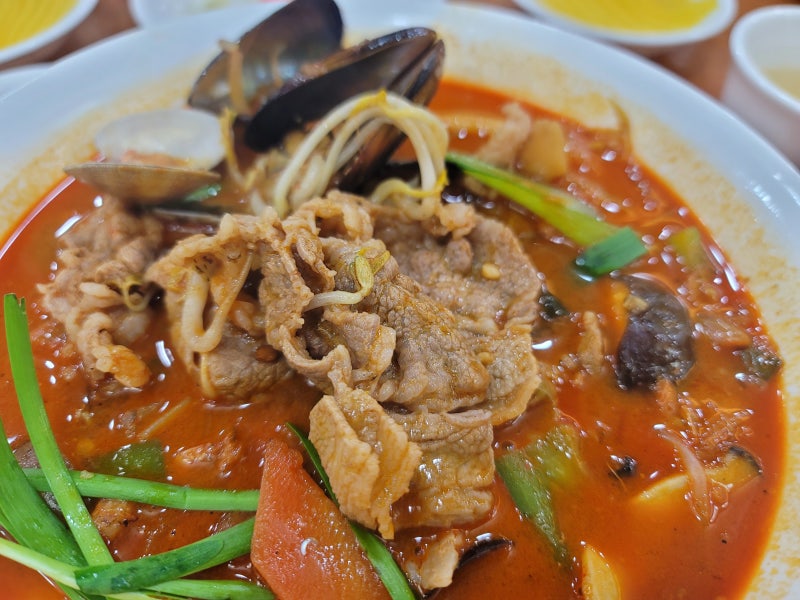 여의도 점심 맛집 동화빌딩 지하 더차이니스 차돌짬뽕 방문 후기 네이버 블로그