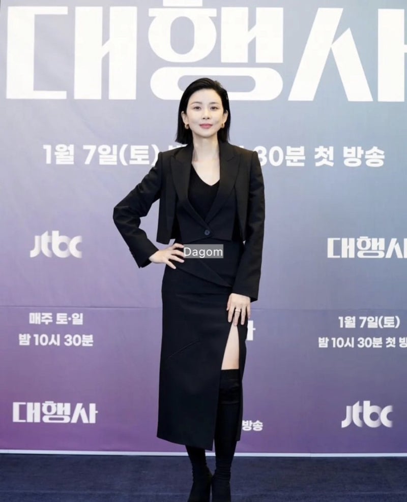 대행사 제작발표회 이보영 크롭자켓 옷 패션 까르띠에 귀걸이 반지 멋져 네이버 블로그