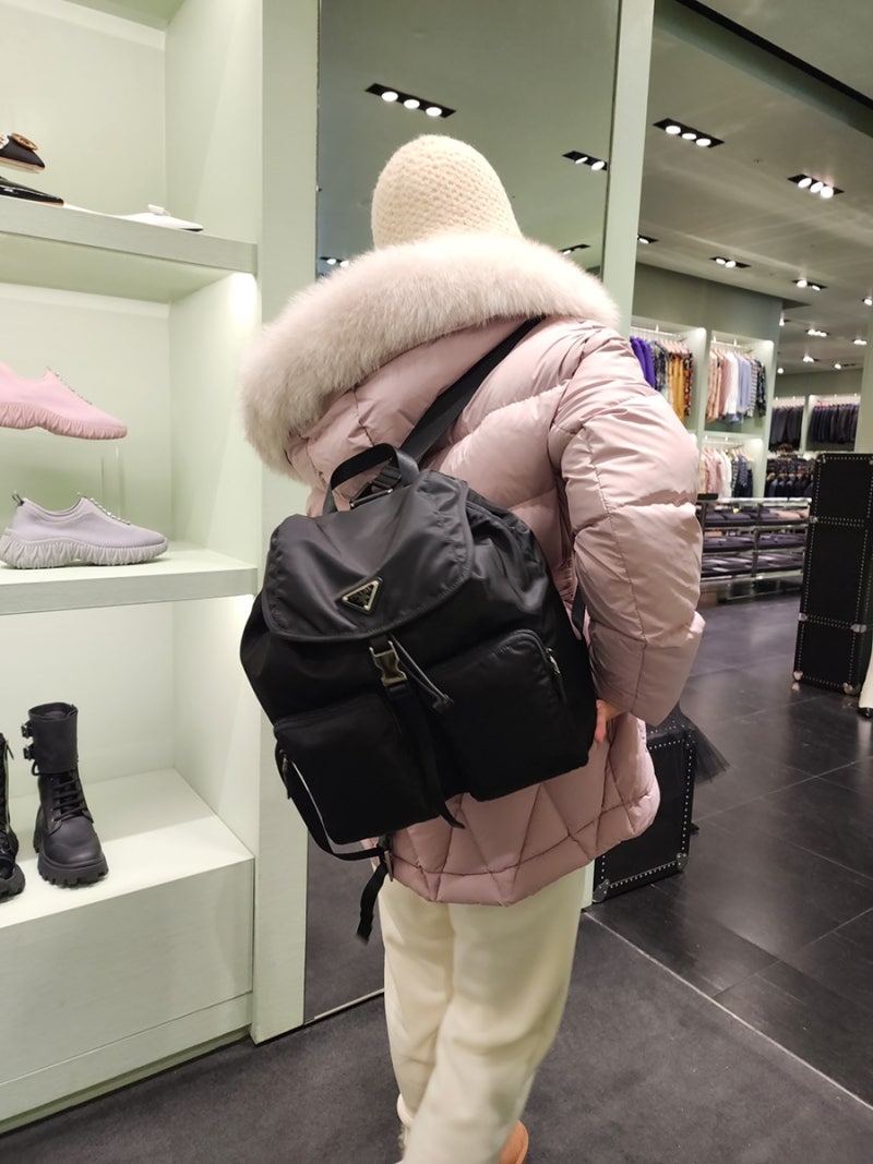 신세계 여주 프리미엄 아울렛 구찌백팩 프라다백팩 착용샷 : 네이버 블로그