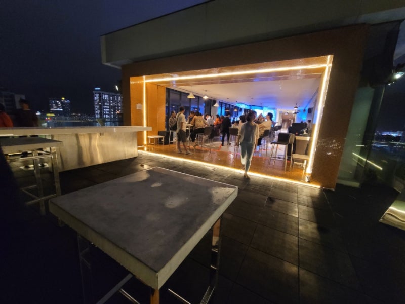 [나트랑 Altitude] Sheraton Rooftop Bar.. 나트랑 야경이 아름다운 곳. 쉐라톤 루프탑 바 : 네이버 블로그