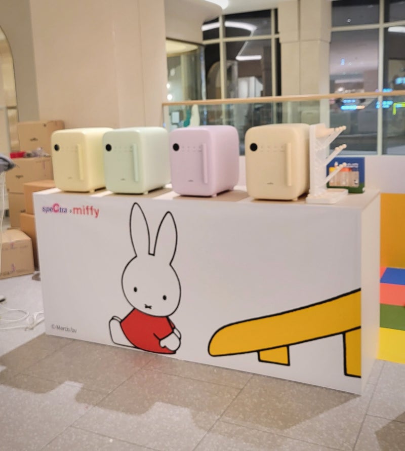 아트매니아플러스 동탄롯데백화점 스펙트라 미피팝업스토어 · 종이백월 · 허니컴보드 · Pop · 제작물 · 실사출력
