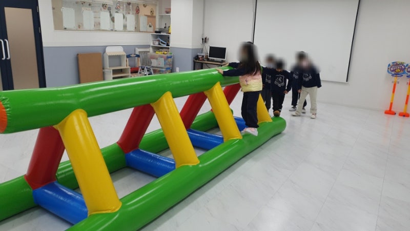 🌈 꼬마토리 유아체육 에어삼각사다리 체육수업 삼각에어사다리 체육수업 부천유아체육 인천유아체육 김포유아체육 시흥유아체육 서울유아체육 어린이집체육수업유치원체육