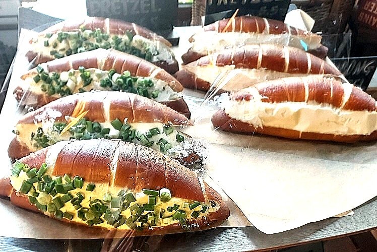 용산 도토리카페 용리단길 삼각지 카페 핫플 용산 핫플레이스 도토리 주차 도토리빵 그릭요거트 브런치 베이커리 카페 용산가볼만한곳