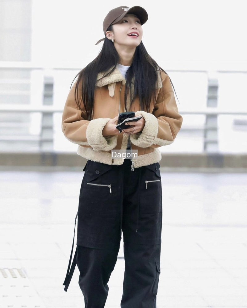 정은지 공항패션 속 시어링 무스탕 자켓 브랜드는 네이버 블로그