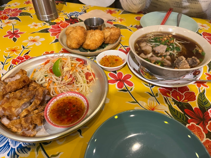 [연남동] 태국음식 맛집, 미쉐린 톡톡누들타이 후기 (갈비국수, 텃만꿍, 삼겹살튀김&쏨땀세트) : 네이버 블로그