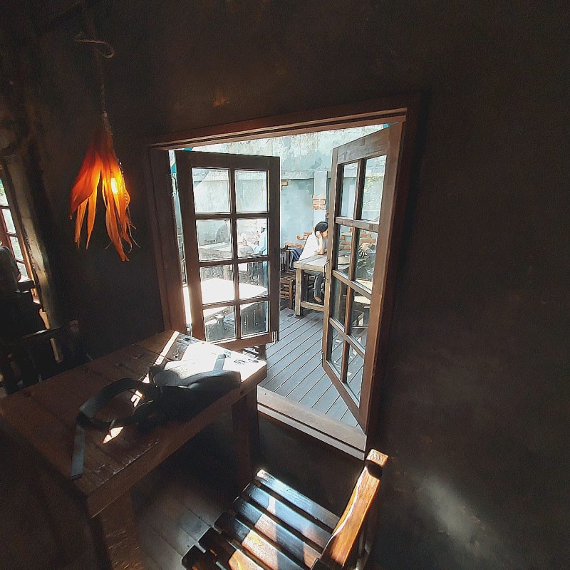 용산 도토리카페 용리단길 삼각지 카페 핫플 용산 핫플레이스 도토리 주차 도토리빵 그릭요거트 브런치 베이커리 카페 용산가볼만한곳