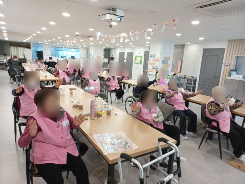 양산주간보호센터 양산노인주간보호센터 양산노인유치원 양산어르신유치원 더조은양산재활주간보호센터 오늘의 일과 건습식마사지