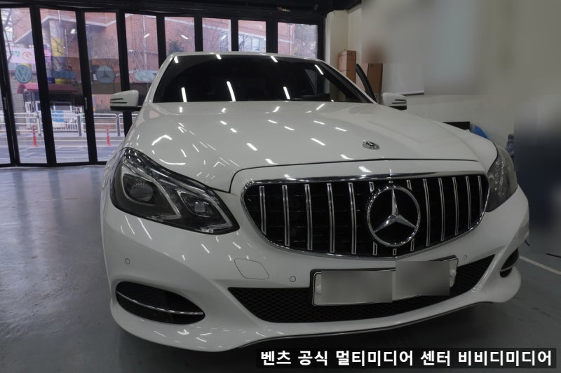 벤츠 2014년식 W212 E220d 차량의 테일램프 수리 작업을 진행하였습니다. : 네이버 블로그